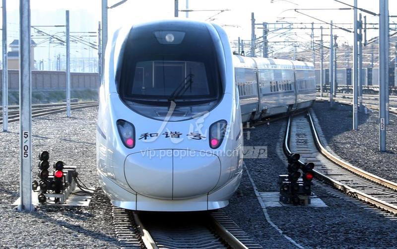 乌鲁木齐至西安动车首趟发车-人民图片网