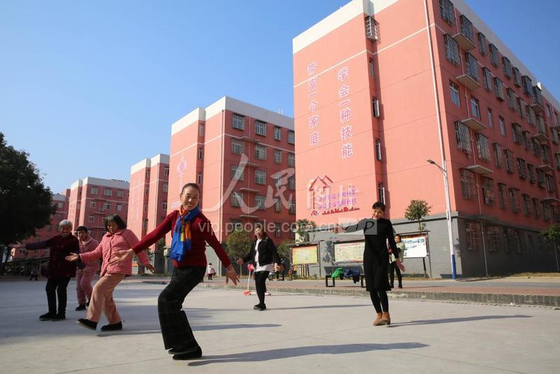 湖南隆回易地扶贫搬迁安置点的新年第一天 人民图片网
