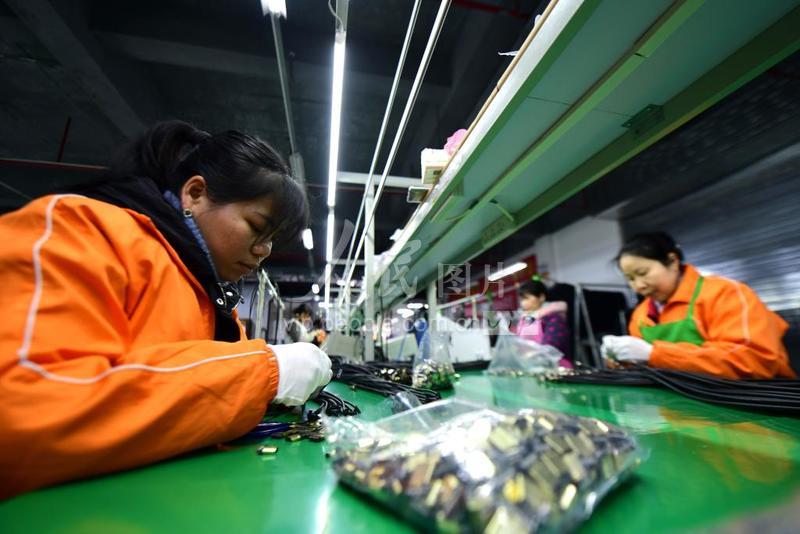广西龙胜扶贫车间助力稳岗就业 人民图片网