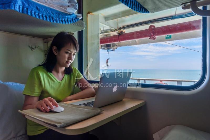 海口：坐着火车过大海-人民图片网