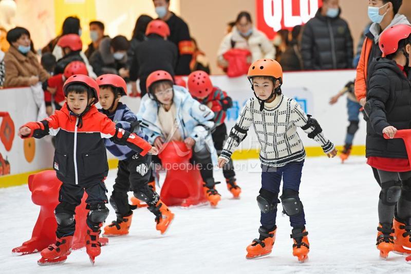 江苏常州：冬奥年 冰雪乐 人民图片网