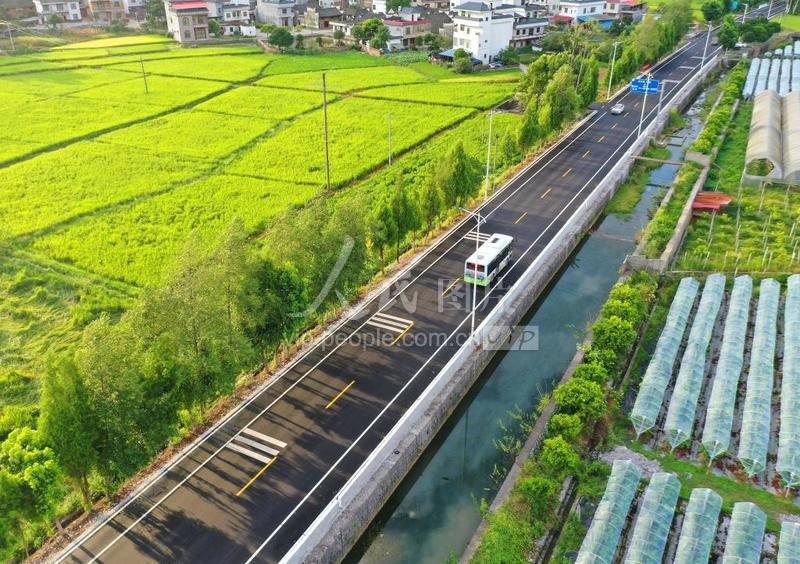 湖南宁远绿色公交 畅行乡村 人民图片网