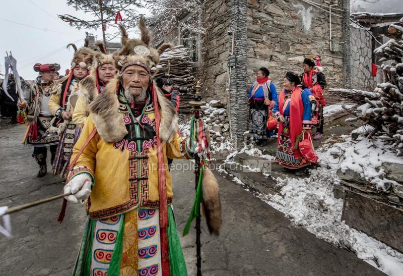 四川理县：羌族群众共庆“夬儒”节-人民图片网