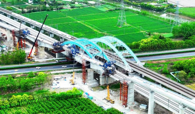 江苏太仓：铁路施工忙 冲刺保通车-人民图片网