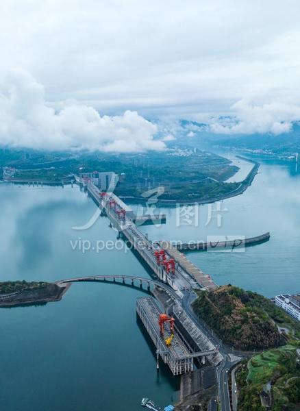 湖北秭归烟云三峡美 人民图片网