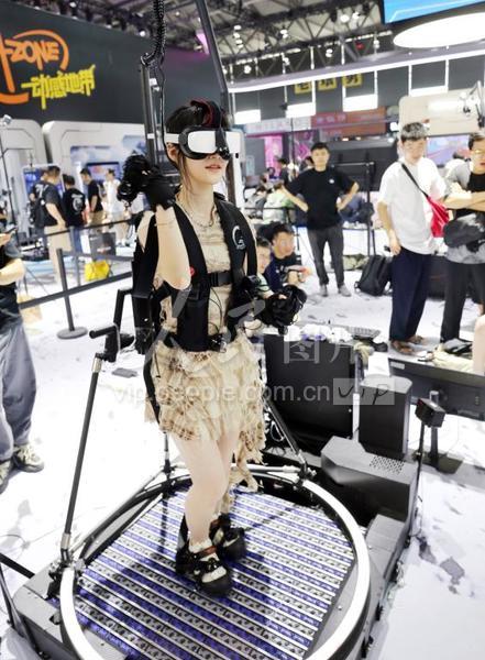 ChinaJoy展科技创新：VR元宇宙体感游戏、AI智能电竞吸引玩家-人民图片网