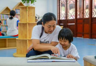 江西万安图书馆里过暑假 人民图片网