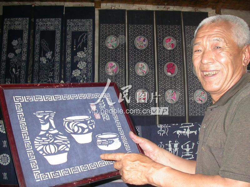 山东博兴：耿延福和他的蓝印花布“老染坊”-人民图片网