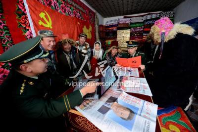 新疆昌吉边防：牧区摩托队 宣讲党的十九大精神-人民图片网