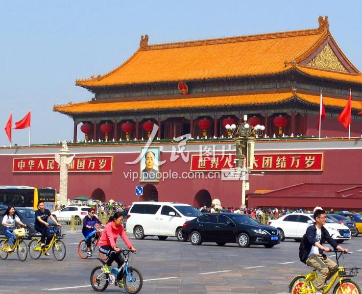 北京天安门广场红旗招展庆五一-人民图片网