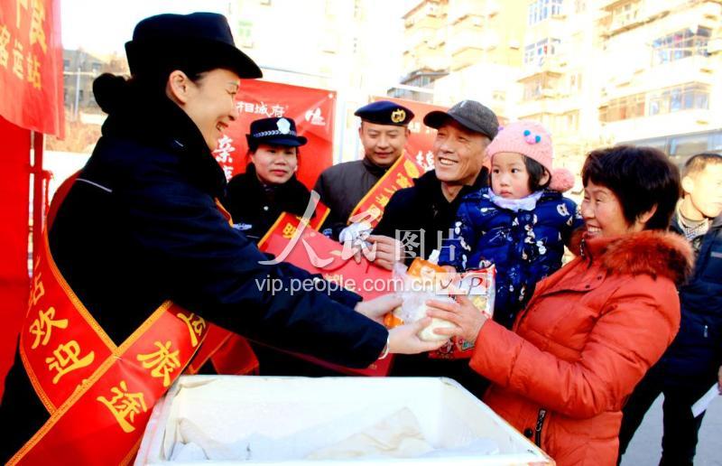 安徽淮北：情暖返乡路-人民图片网