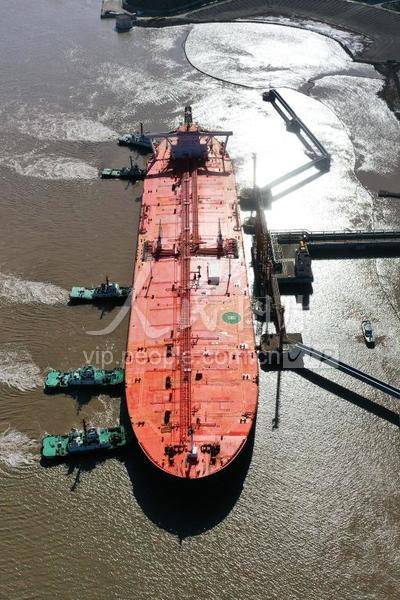 浙江舟山：深水良港减载忙-人民图片网