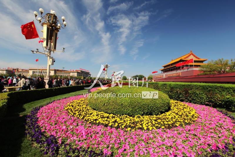 天安门广场扮装一新迎“五一”-人民图片网