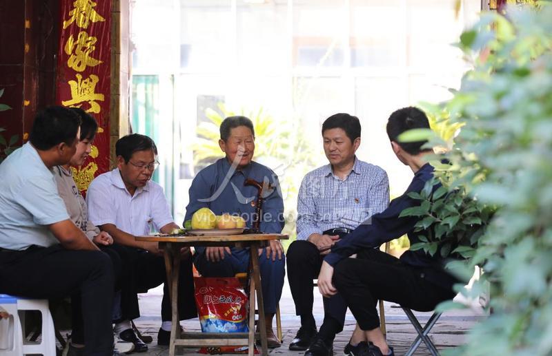 河南民权：听老党员讲党史-人民图片网