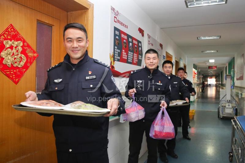 浙江舟山：“最美”团圆饭-人民图片网