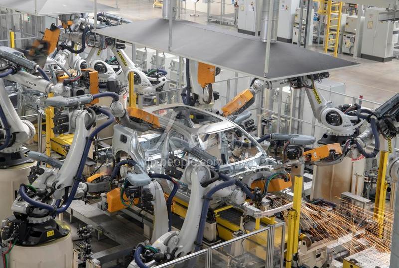 浙江宁波：车企供应链稳定 力争“开门红”-人民图片网