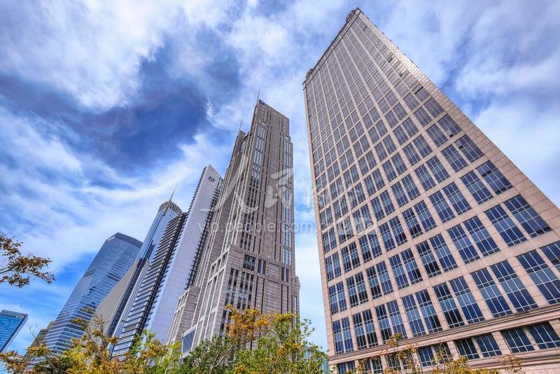 上海陆家嘴金融贸易区高楼林立-人民图片网