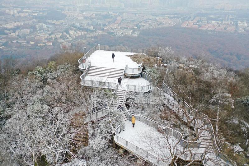 江苏南京：紫金山银装素裹-人民图片网