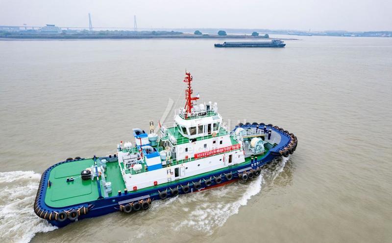 江苏镇江：我国第一艘油电混合智能化全回转拖船交付-人民图片网