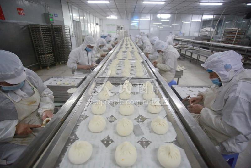 江苏扬州：节后复工生产忙-人民图片网