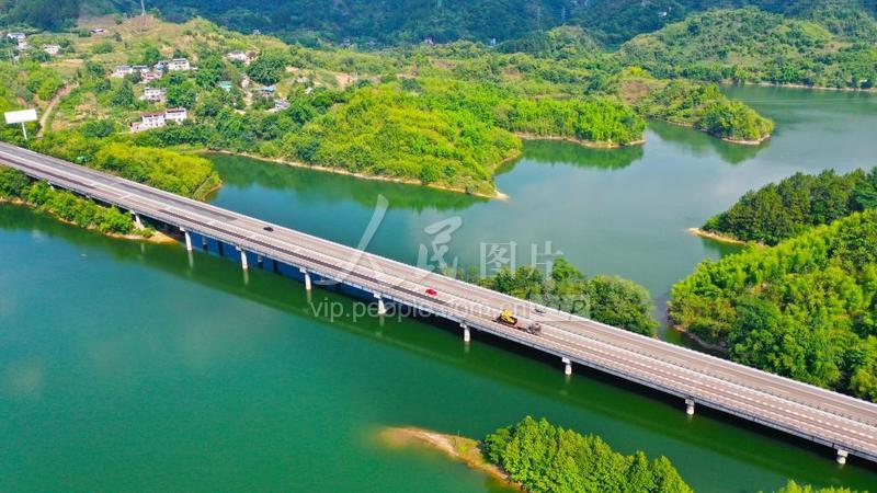 重庆：立体交通助力乡村振兴-人民图片网