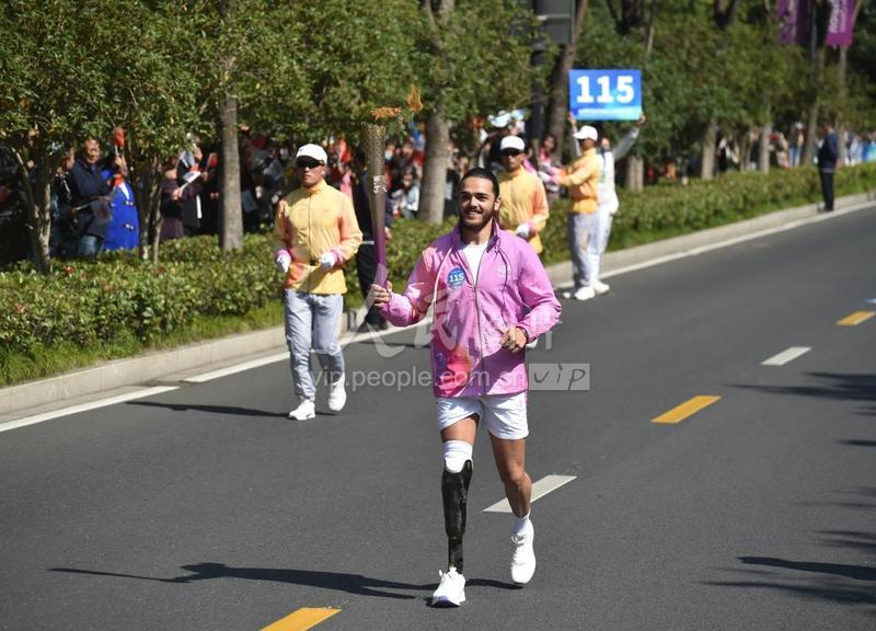 浙江杭州：亚残运会火炬传递-人民图片网