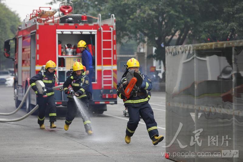 四川南溪：消防训练砺精兵-人民图片网