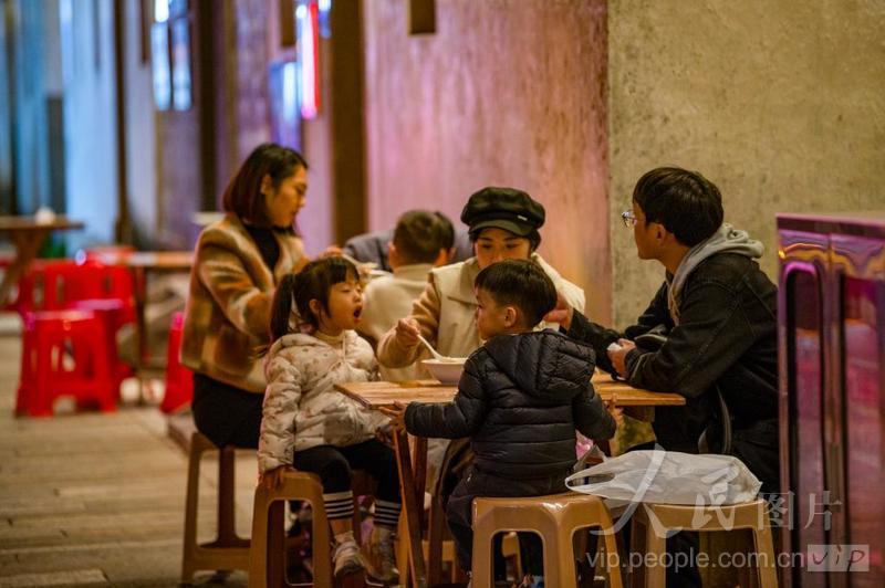 浙江金华：冷空气带旺热消费-人民图片网