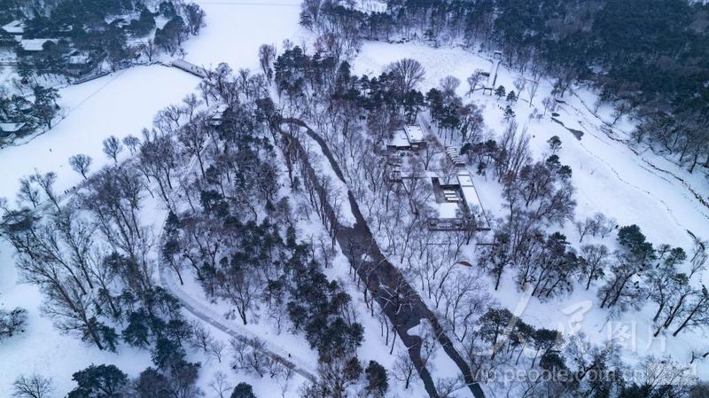 河北承德：雪后避暑山庄宛如水墨画-人民图片网