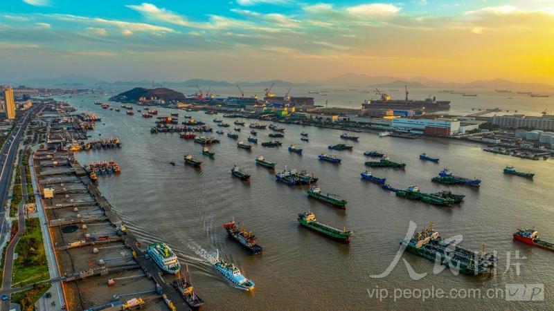 浙江舟山：冬日渔港美如画卷-人民图片网