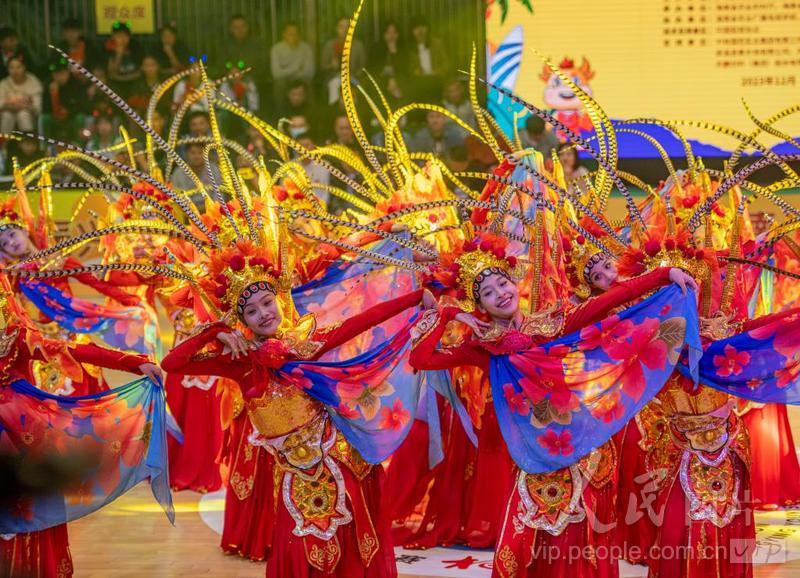 海南琼海：2023乡村篮球菁英友谊赛开赛-人民图片网