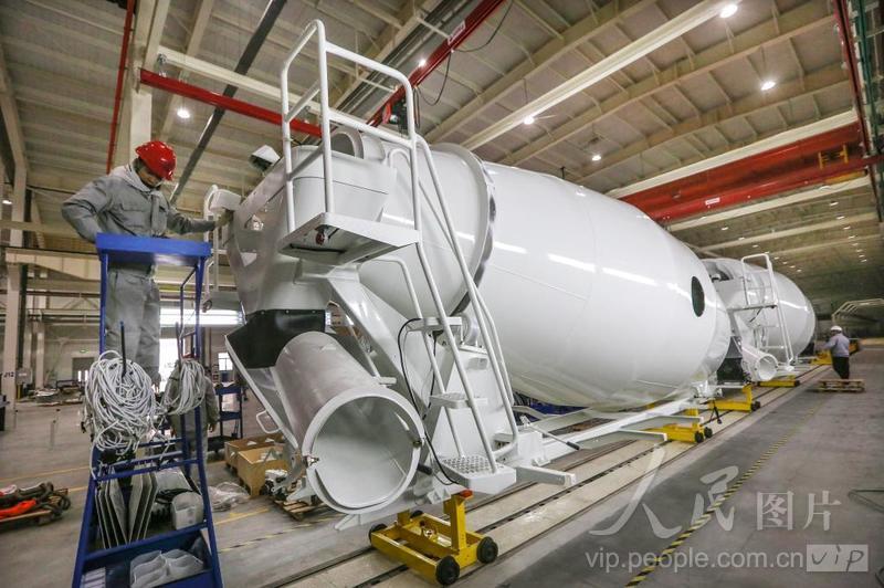 安徽马鞍山：新能源专用车生产忙-人民图片网