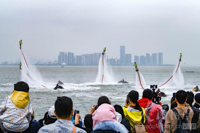 2023国际滑水联合会亚洲尾波滑水系列赛（海口站）开赛-人民图片网