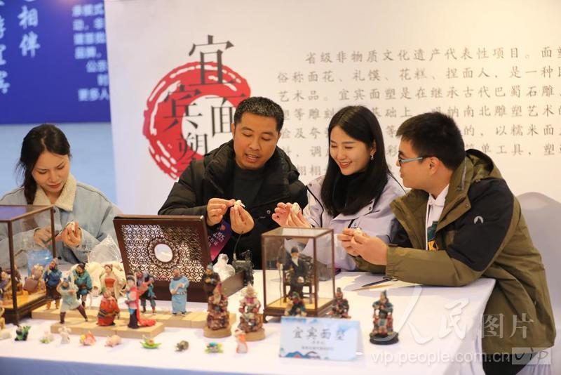 四川宜宾：市民乐享社区文化盛宴-人民图片网