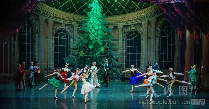 天津：圣诞经典芭蕾舞剧《胡桃夹子》首演-人民图片网