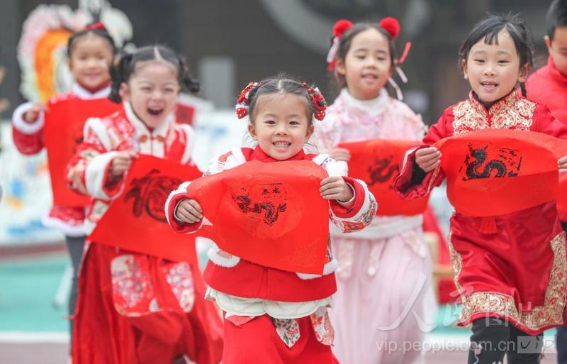 浙江德清：拓印版画迎新年-人民图片网