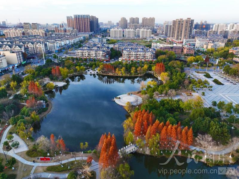 安徽当涂：碧水蓝天生态美-人民图片网