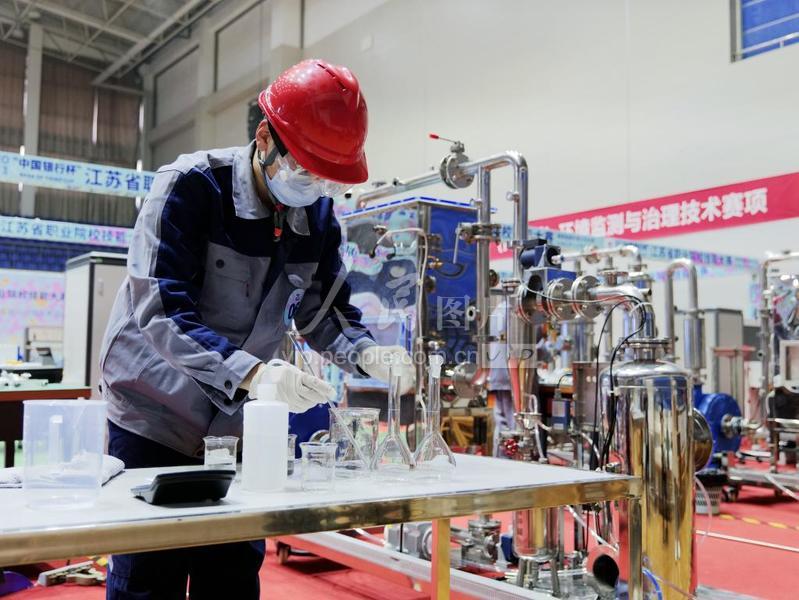 江苏南通：高职大学生“技能大赛”比高低-人民图片网