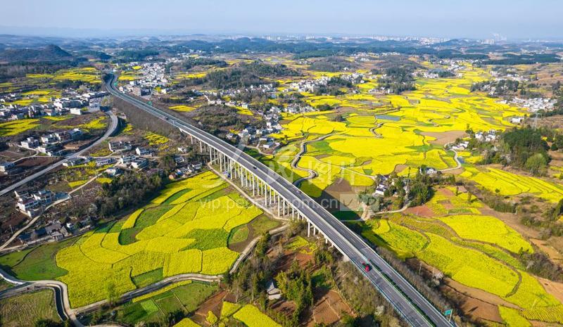 贵州黔西：春日乡村景如画-人民图片网