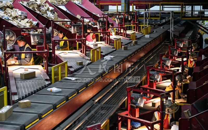 江苏沭阳：快递分拣忙-人民图片网