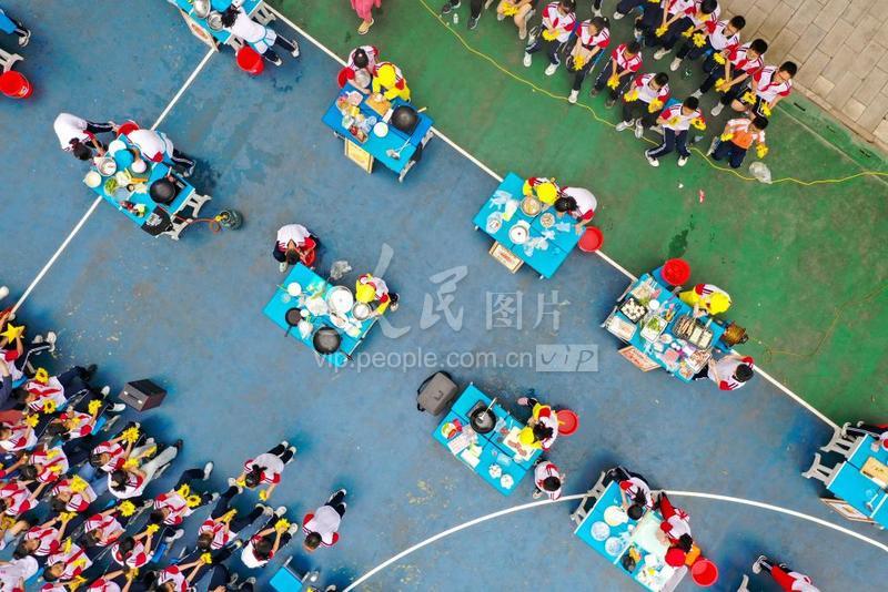 湖北襄阳：校园厨艺大比拼-人民图片网