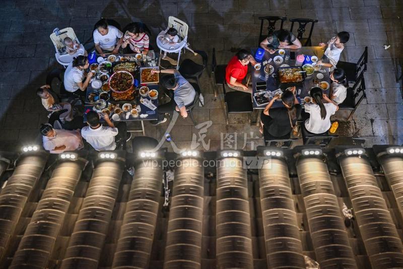 重庆：夏日夜间消费热-人民图片网
