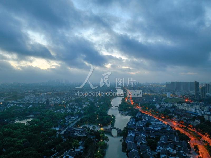 江苏苏州：风起云涌水墨画-人民图片网