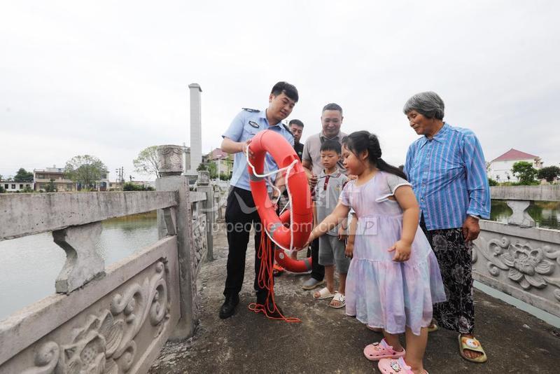 江西东乡：防溺水 过暑假-人民图片网
