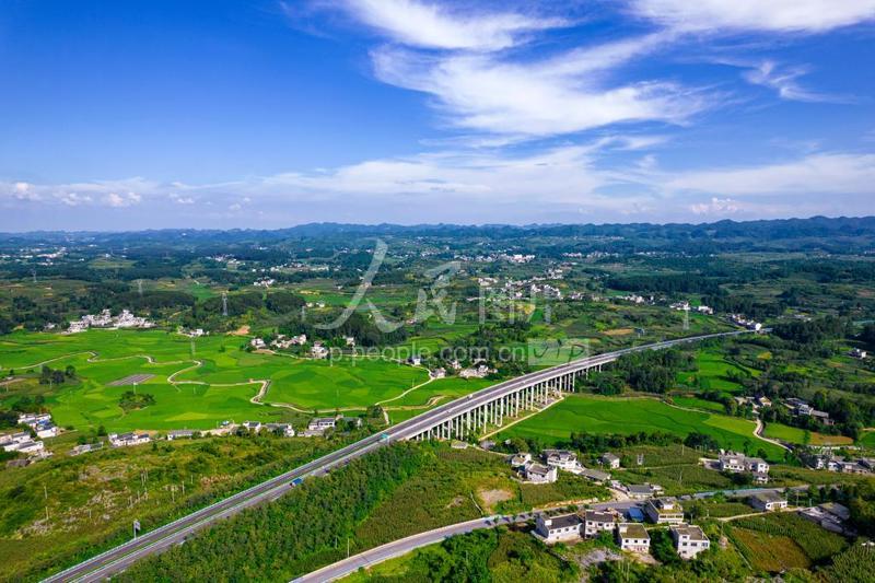 贵州黔西：生态乡村 业兴景美-人民图片网