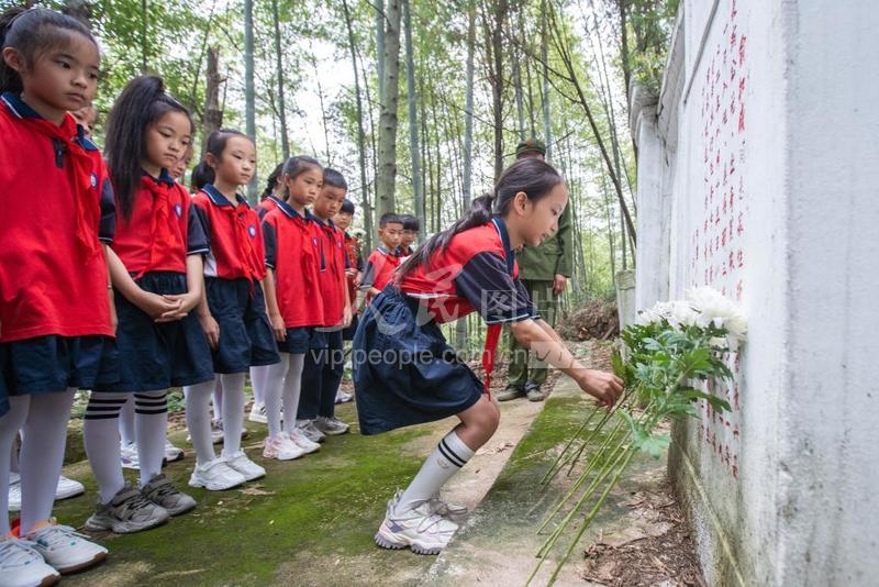 浙江长兴：烈士纪念日 缅怀革命先烈-人民图片网