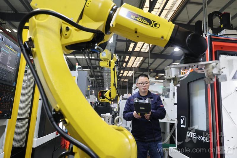 重庆：新年订单多 企业生产忙-人民图片网