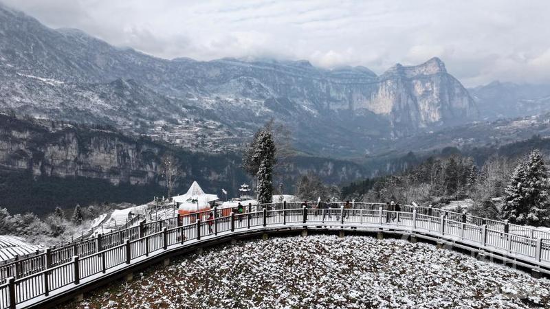 湖北恩施：雪落马者景如画-人民图片网