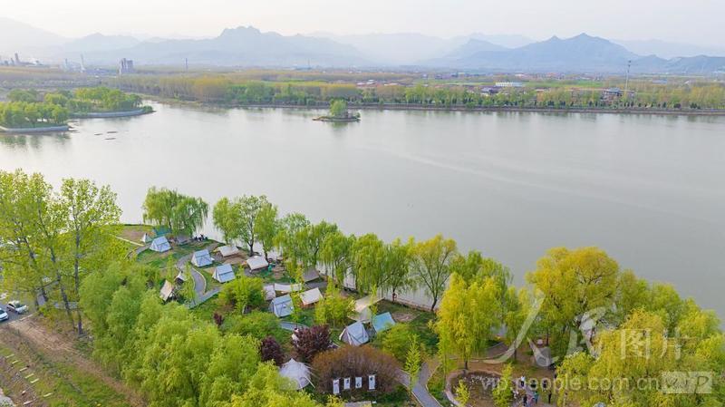 河南济源：露营基地迎来黄金季-人民图片网