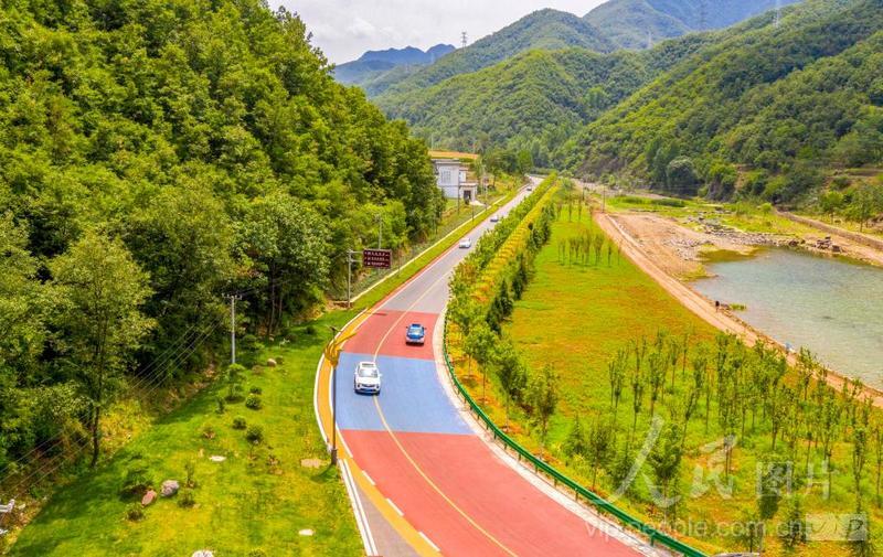 河南洛阳：道路惠民 助力乡村振兴-人民图片网